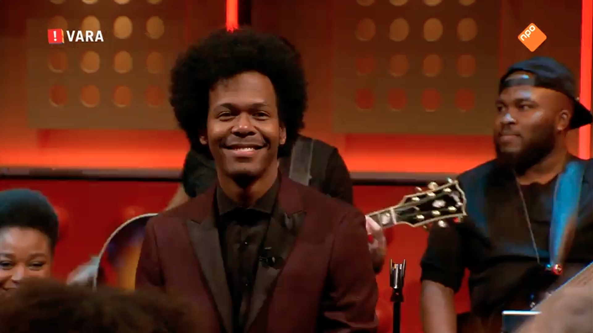 Jeangu Macrooy brengt ode aan George Michael bij DWDD - Luxor Live